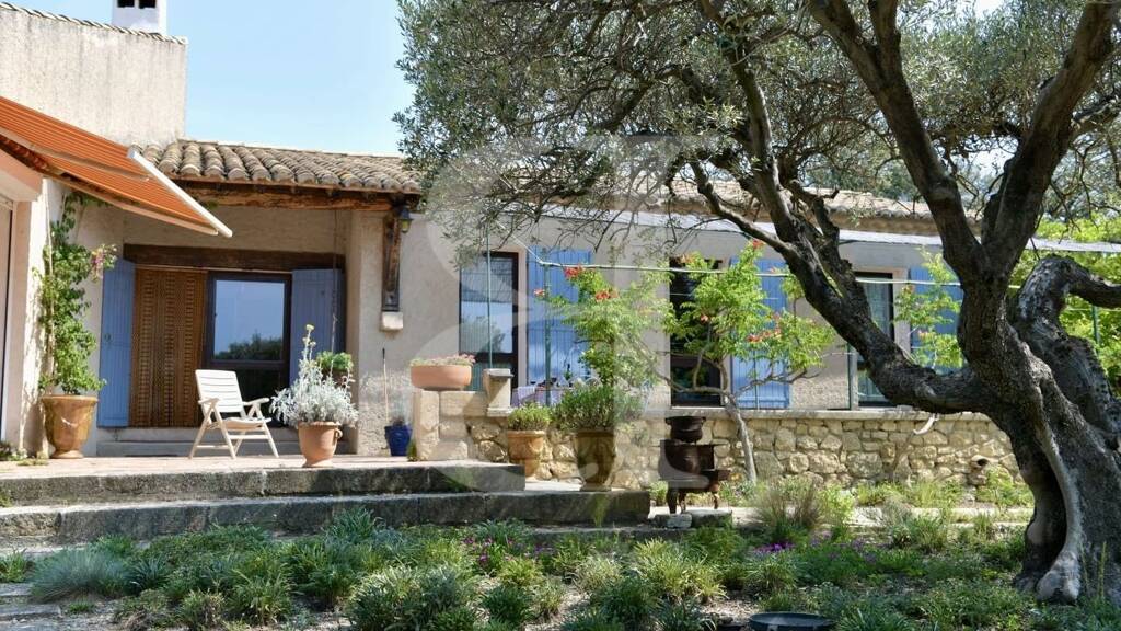 Villa à vendre T5/F5 148 m² 583000 € Paradou (13520)