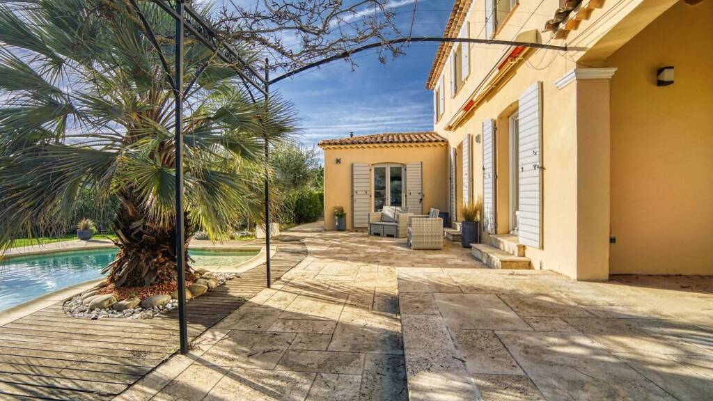 Villa à vendre T6/F6 155.9 m² 619000 € La Motte-d'Aigues (84240)