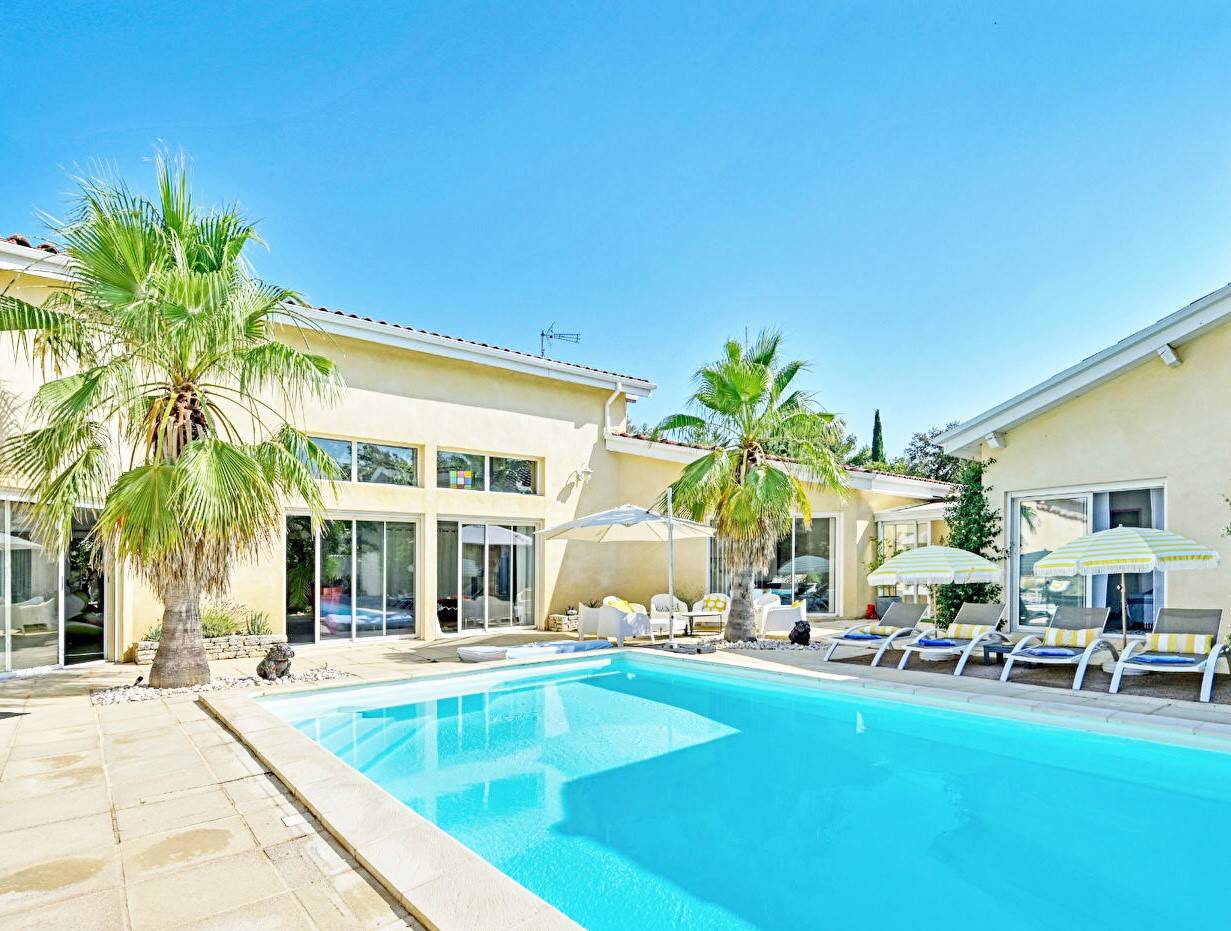 Maison à vendre T9/F9 330 m² 1195000 € Saint-Siffret (30700)