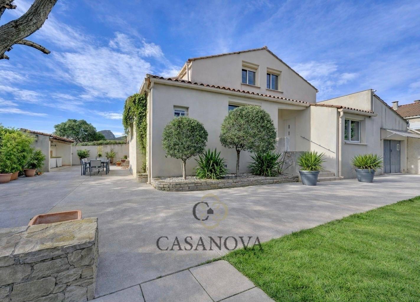 Maison à vendre T8/F8 198 m² 550000 € Saint-Mathieu-de-Tréviers (34270)