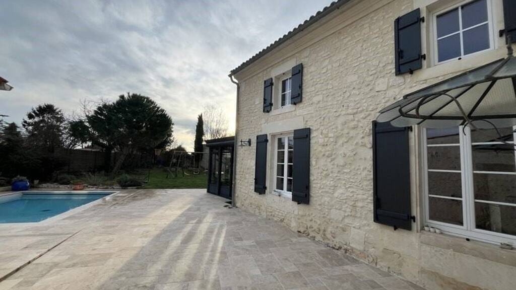 Maison à vendre T5/F5 176 m² 499000 € Cozes (17120)