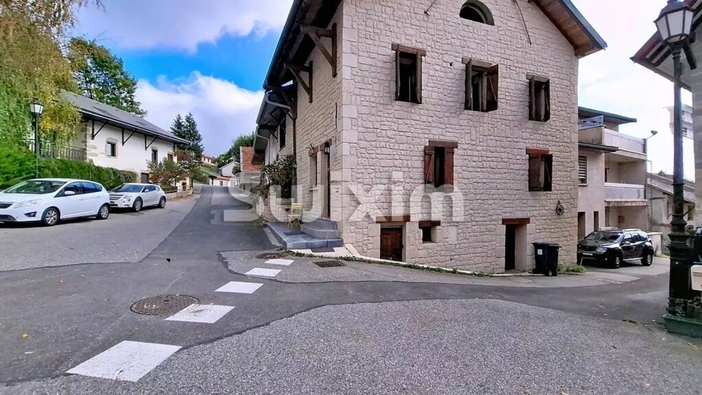 Maison à vendre T4/F4 142 m² 425000 € Léaz (01200)
