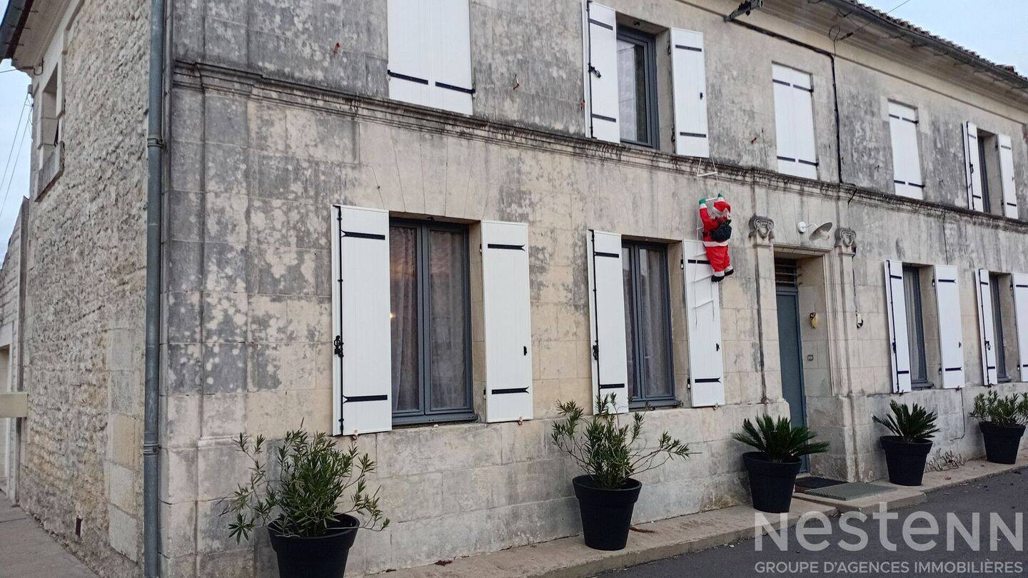 Maison à vendre T15/F15 421 m² 675000 € Saint-Quantin-de-Rançanne (17800)